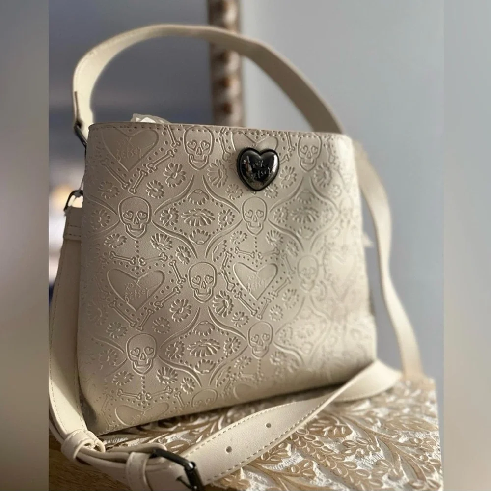 Betsey Johnson | Bags | Betsey Johnson Xo Skull Embossed Crossbody Bag ...